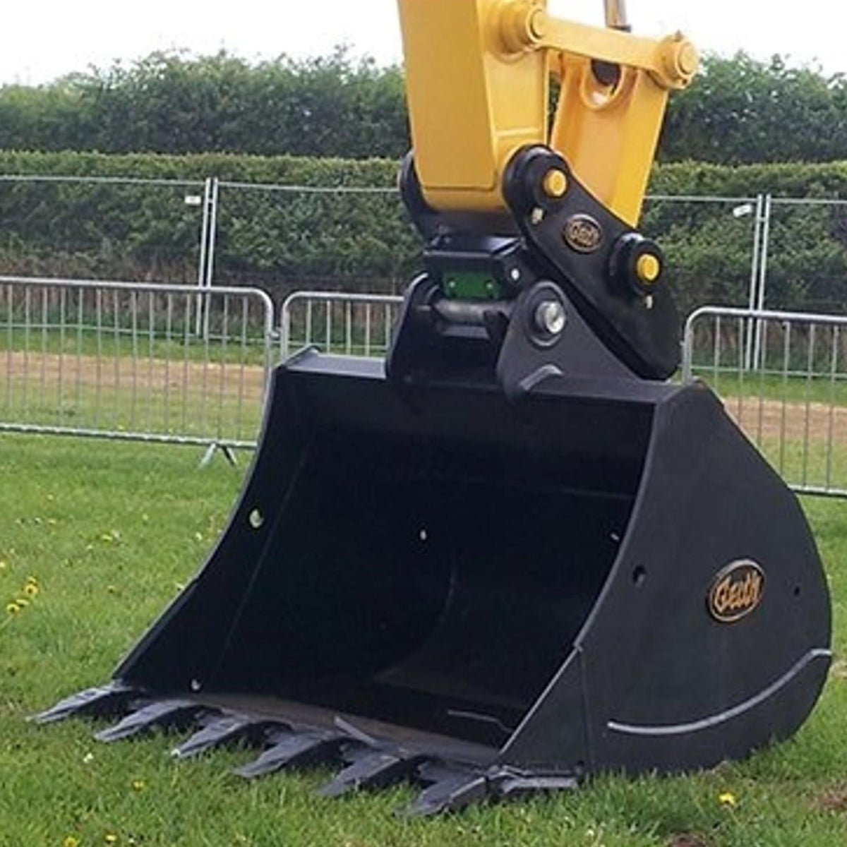 Geith Heavy Duty Excavator Digging Bucket — Attachments King